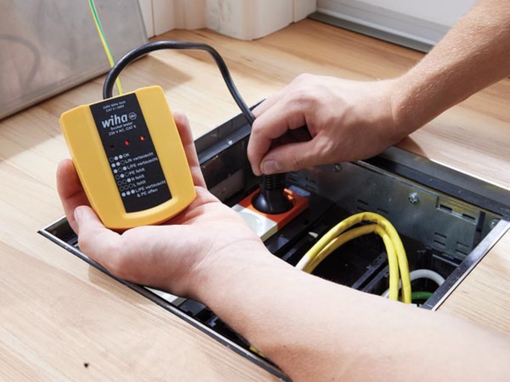 WIHA WH45220: Wiha socket tester 230 VAC - CAT II (45220) – Velleman ...